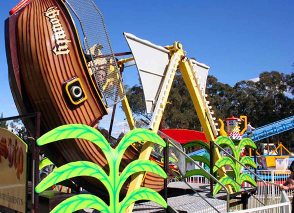 Swinging Pirate Ship - Jubilee Amusements