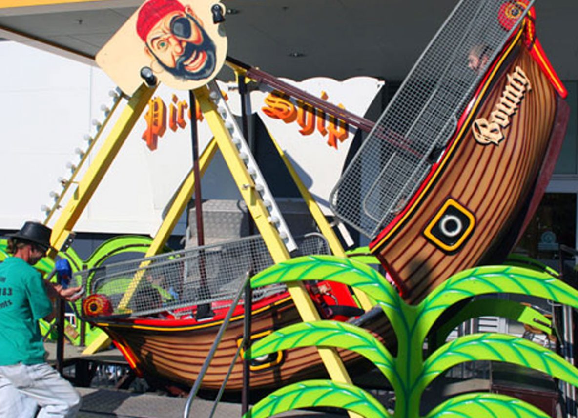 Swinging Pirate Ship - Jubilee Amusements